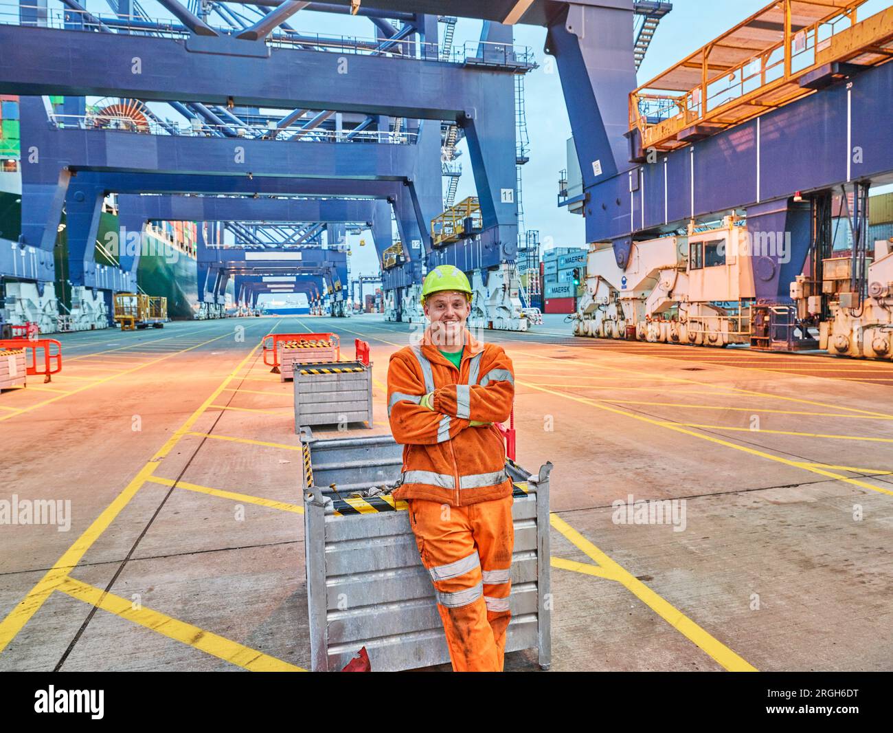 Dock worker at Port of Felixstowe, England Stock Photo - Alamy