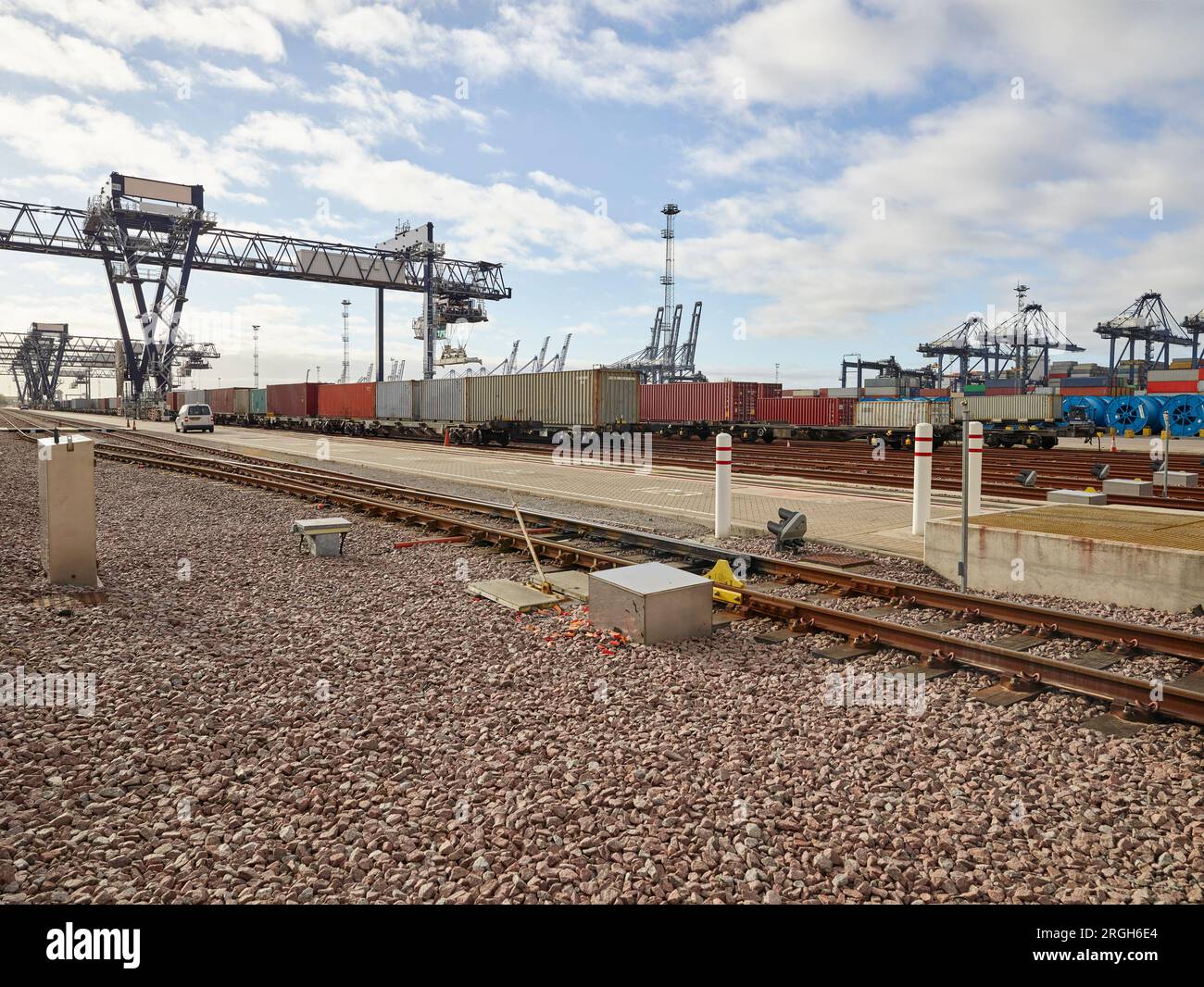 Railroad tracks at Port of Felixstowe, England Stock Photo - Alamy