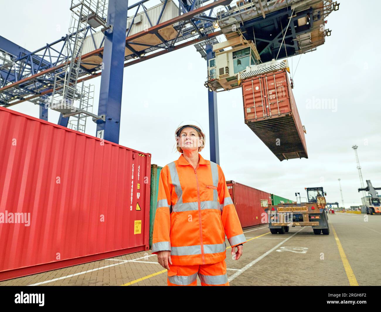 Dock worker at Port of Felixstowe, England Stock Photo - Alamy