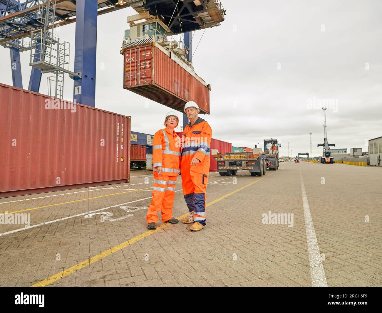 Dock workers at Port of Felixstowe, England Stock Photo - Alamy