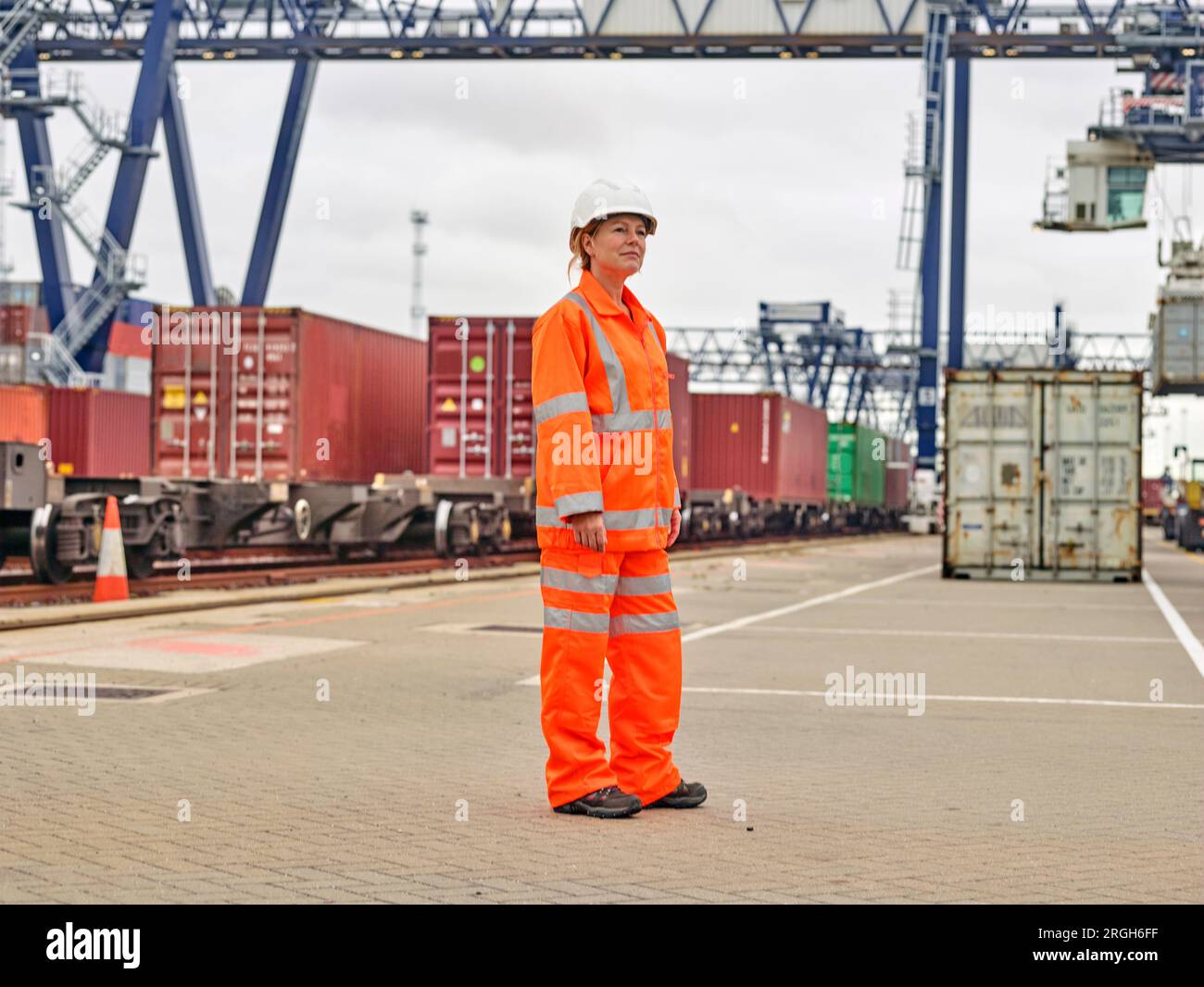Dock worker at Port of Felixstowe, England Stock Photo - Alamy