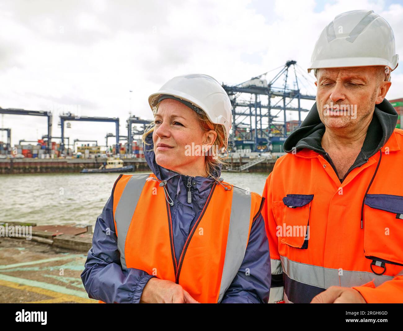 Dock workers at Port of Felixstowe, England Stock Photo - Alamy