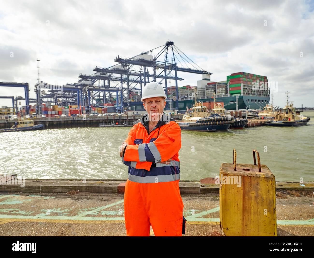 Dock worker at Port of Felixstowe, England Stock Photo - Alamy