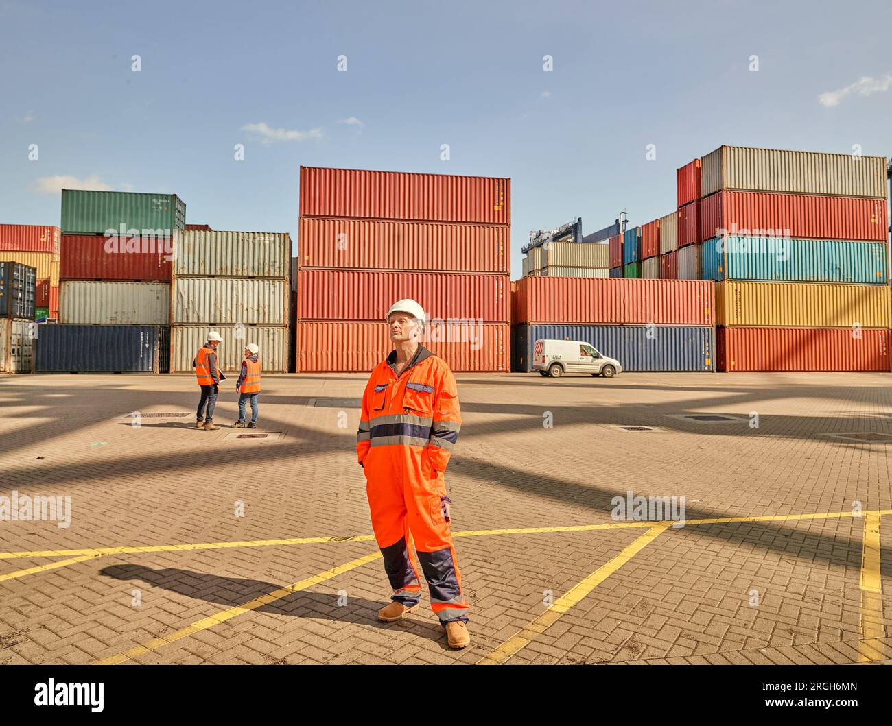 Reflective overalls hi-res stock photography and images - Alamy