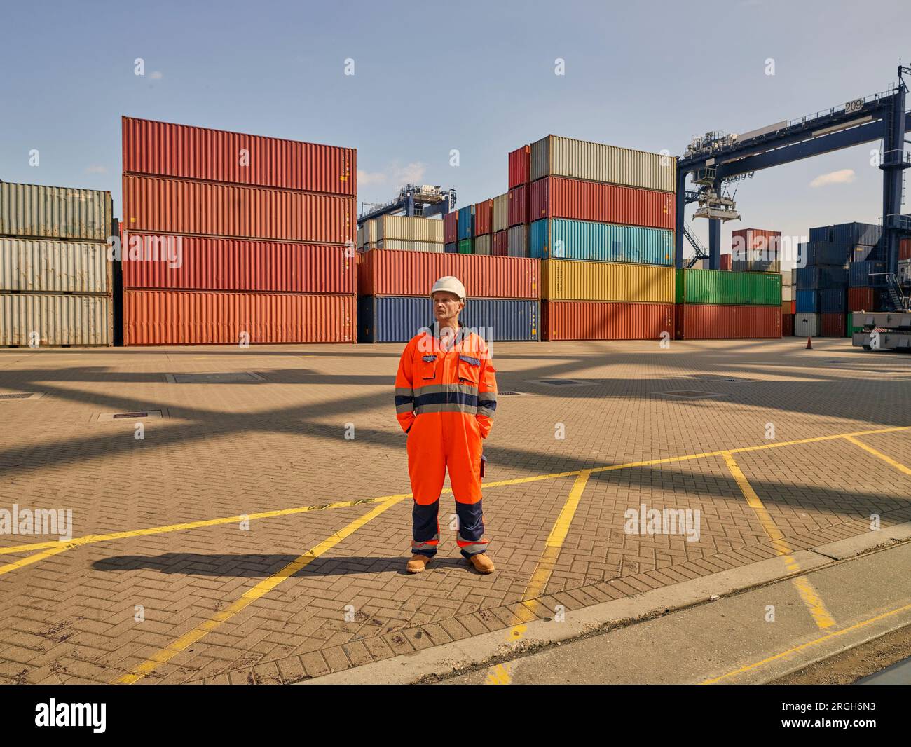 Reflective overalls hi-res stock photography and images - Alamy