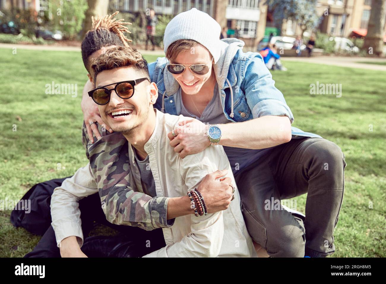 Teen boys fighting outside hi-res stock photography and images - Alamy