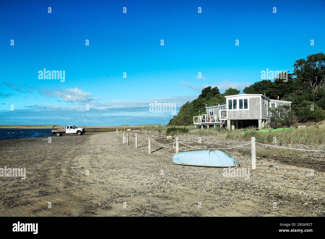 Beach cottage at Nauset Harbor Stock Photo - Alamy