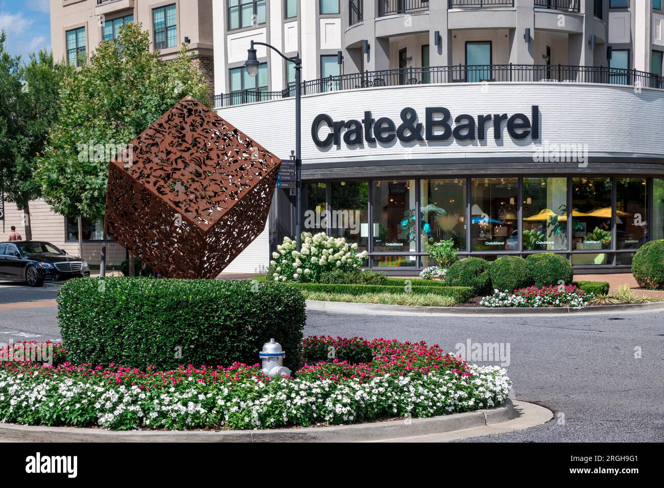 Crate & Barrel retail store in the Avolon Mall Stock Photo - Alamy