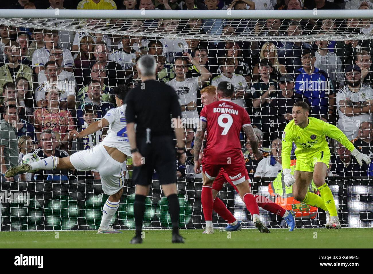 Pascal Struijk #21 of Leeds United scores a goal and makes it 2-1 ...