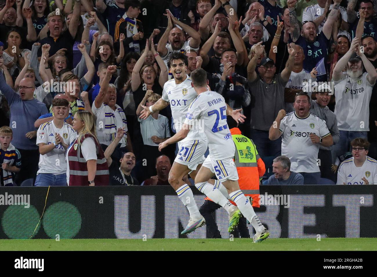 Pascal Struijk #21 of Leeds United celebrates his goal and makes the ...