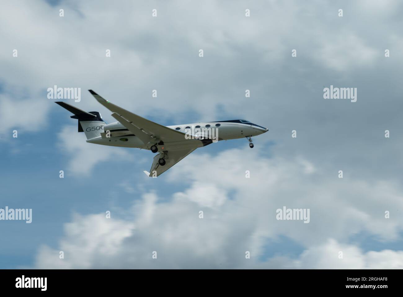 Gulfstream jet landing at Lexington Bluegrass Airport Stock Photo - Alamy