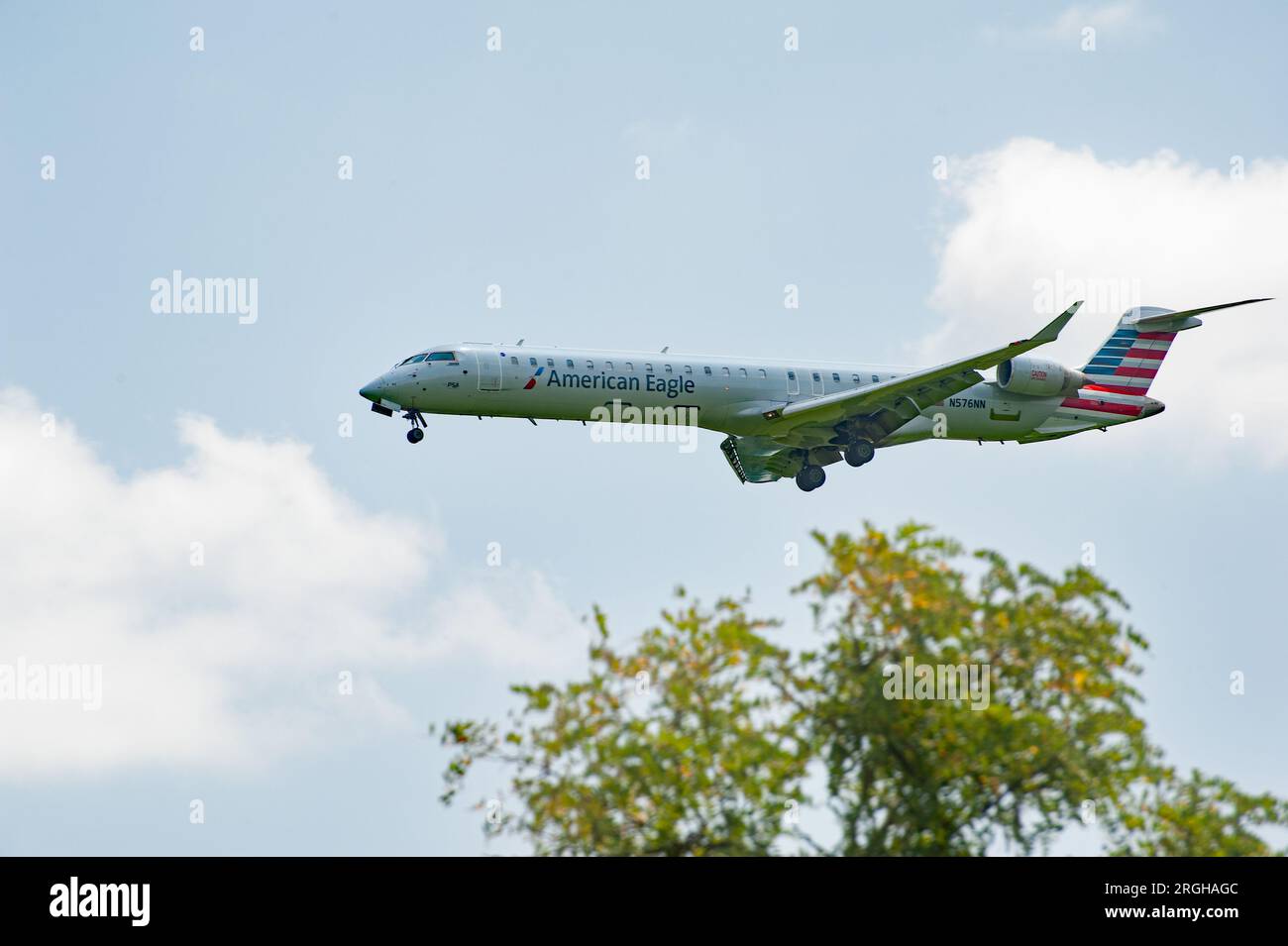 Canadair Regional Jet CRJ-900 landing at Lexington Bluegrass Airport ...