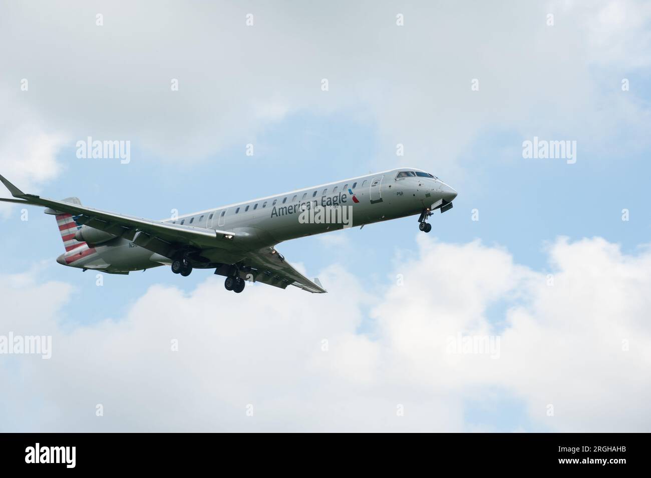 Canadair Regional Jet CRJ-900 landing at Lexington Bluegrass Airport ...