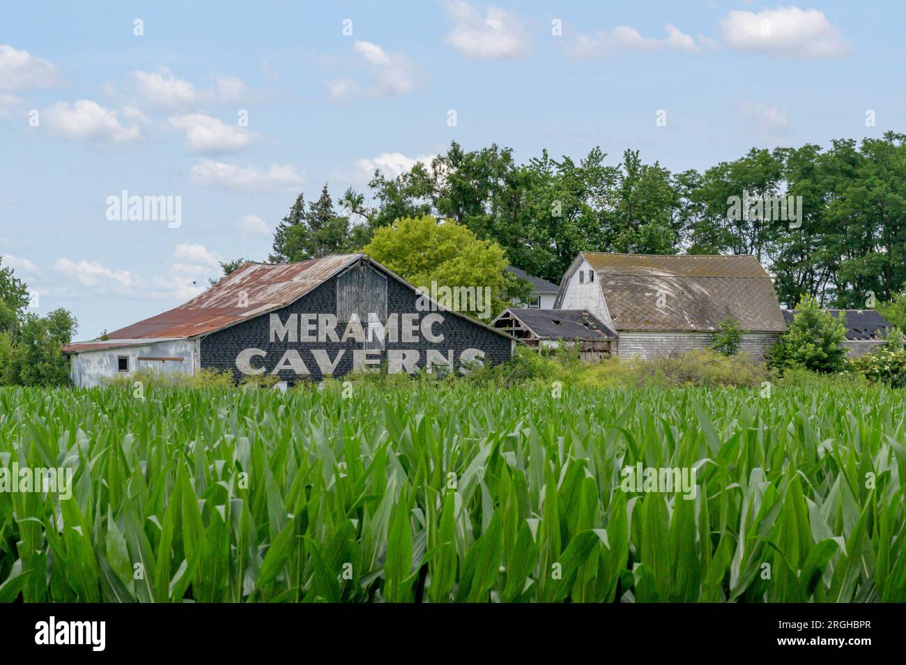 Barn in Illinois advertising Merrimac Caverns in Missouri Stock Photo ...