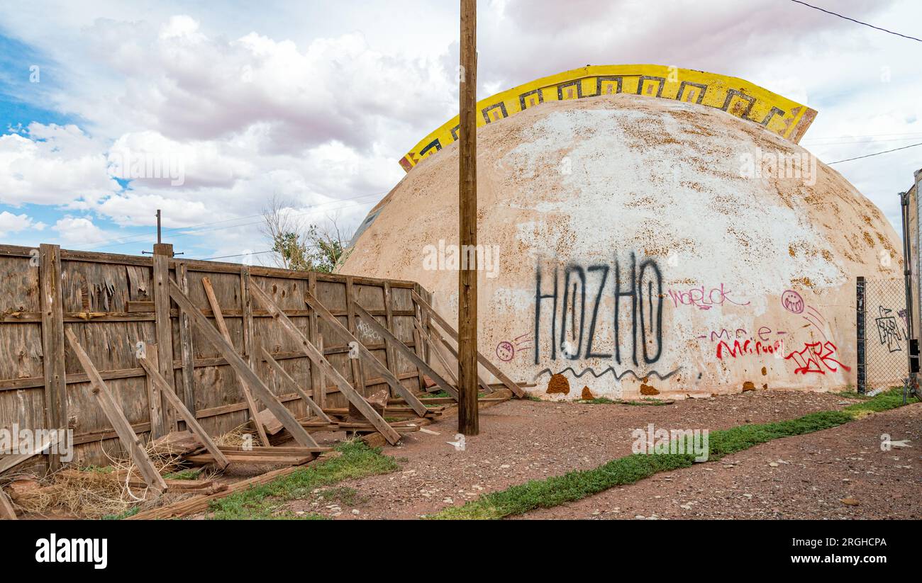 Abandoned store graffiti hi-res stock photography and images - Alamy