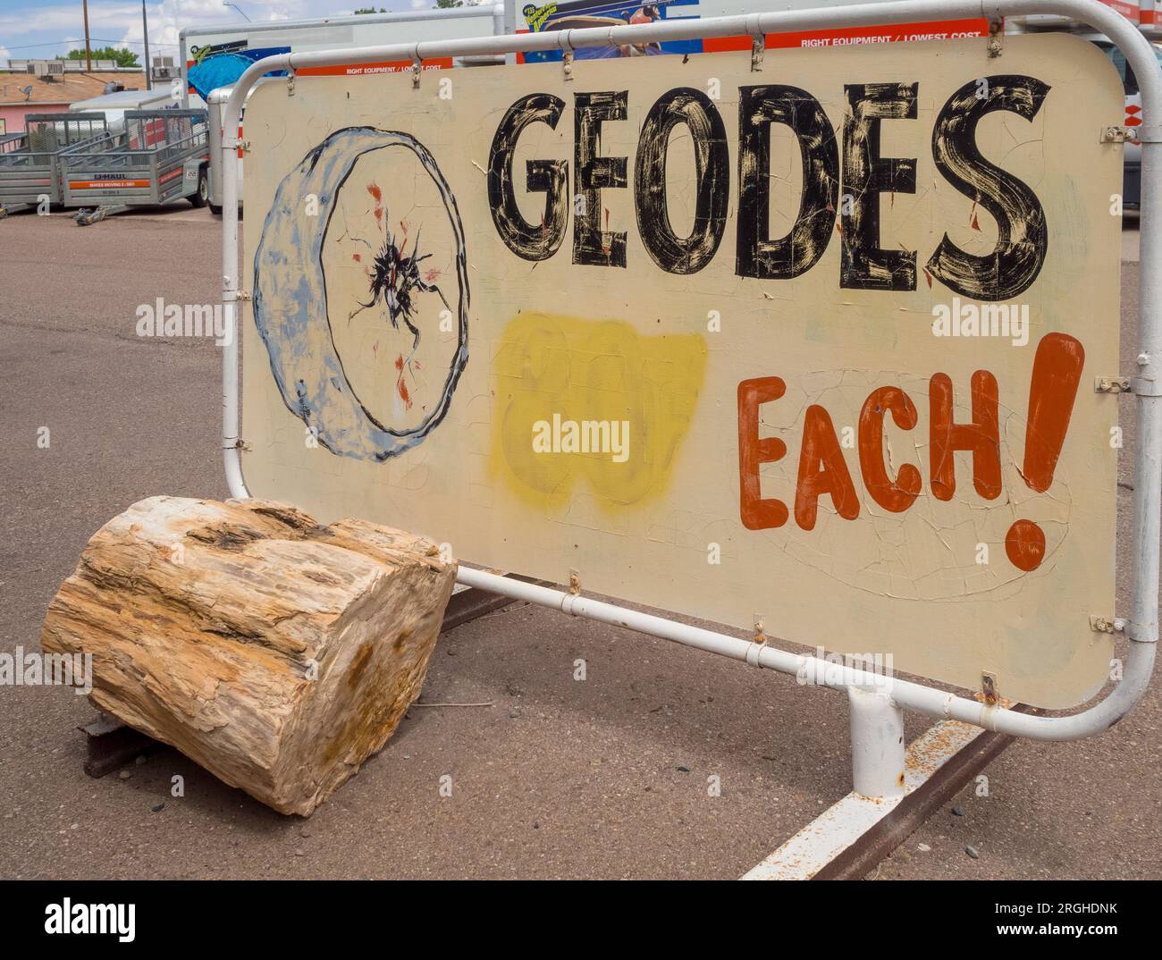 The famous Rainbow Rock Shop, closed but not abandoned, in Holbrook, AZ ...