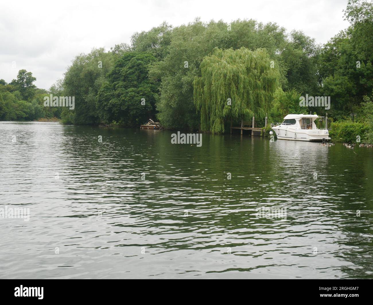 Runnymead magna carta hi-res stock photography and images - Alamy