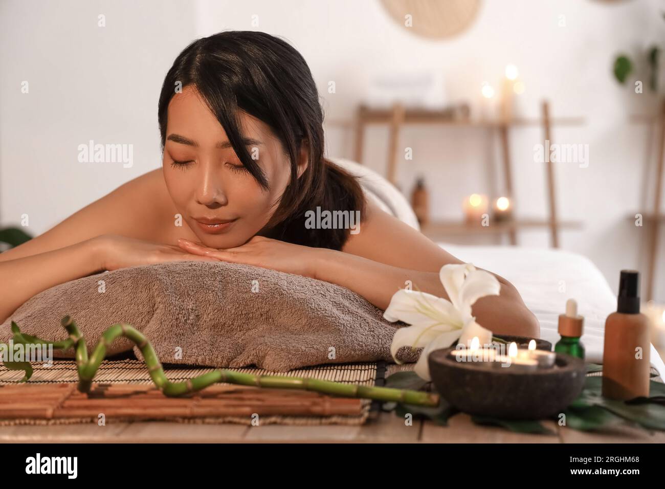 Pretty young Asian woman in spa salon Stock Photo - Alamy