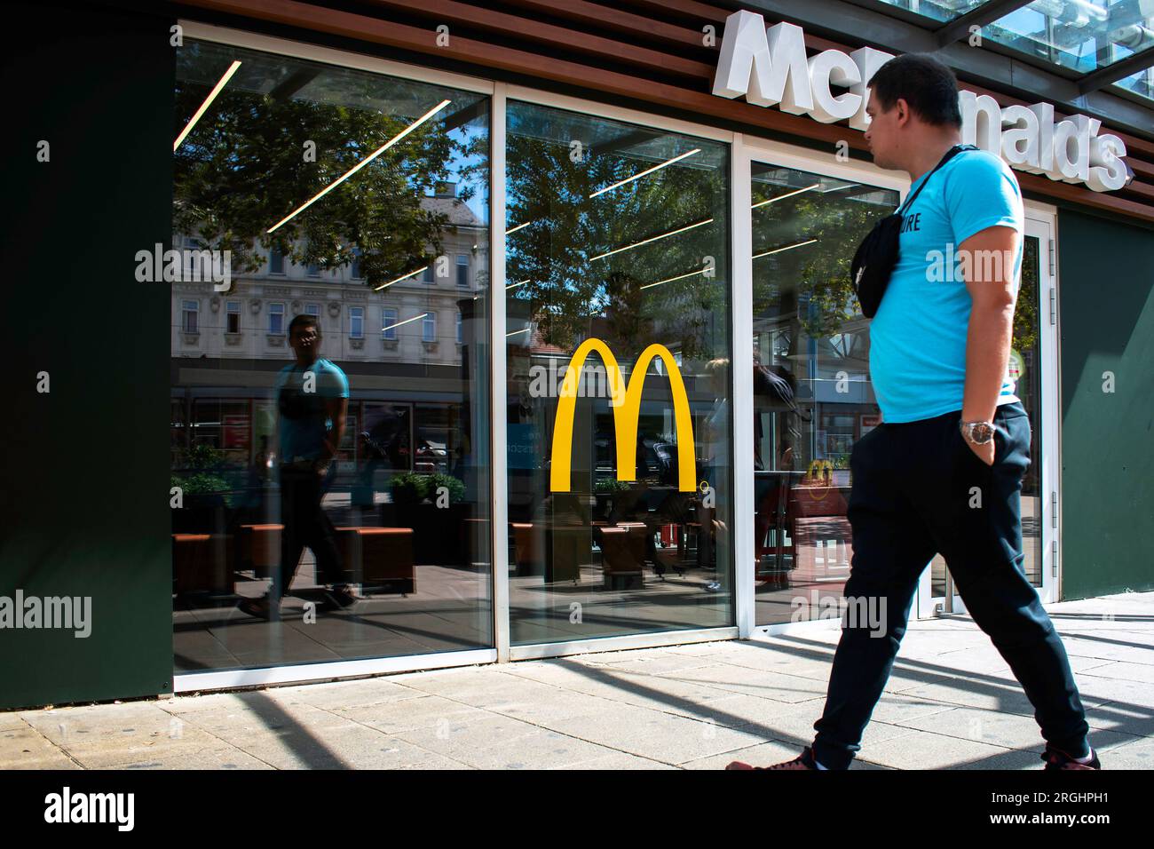 Vienna, Austria. 31 July 2023: Pedestrians walk past the restaurant and ...