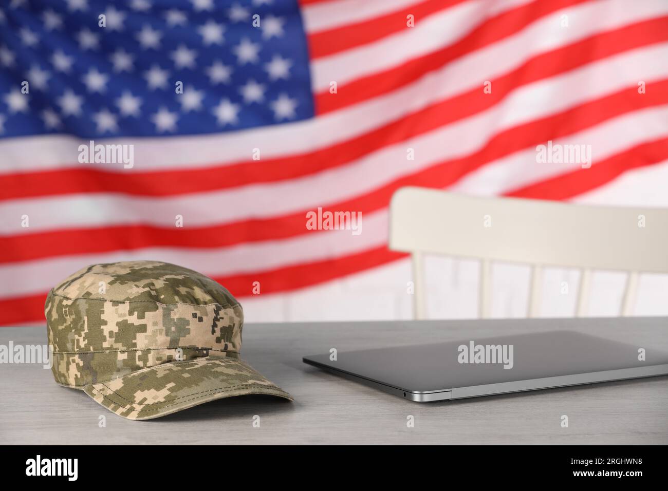 Military laptop online learning hi-res stock photography and images - Alamy