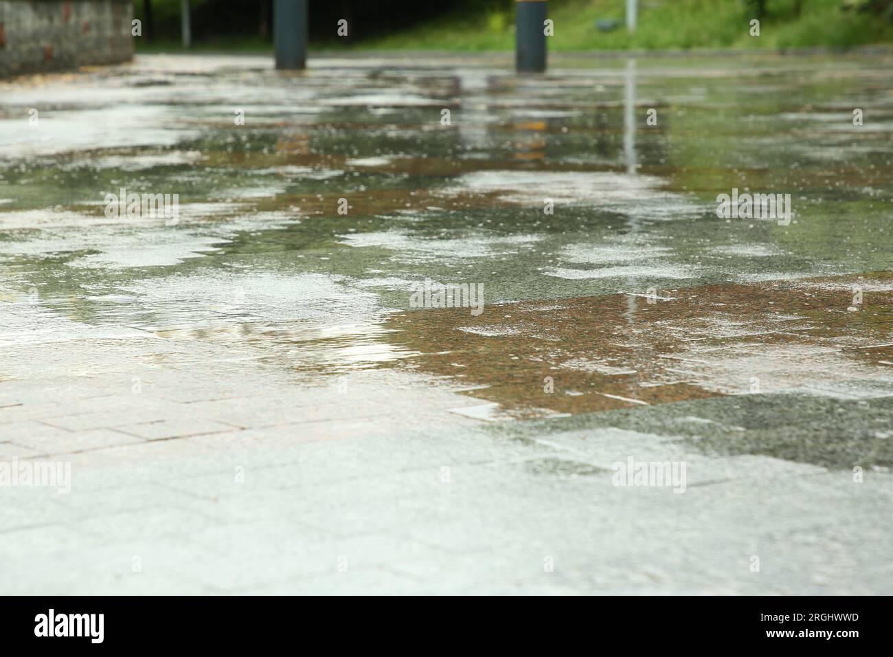 Puddles on street hi-res stock photography and images - Alamy