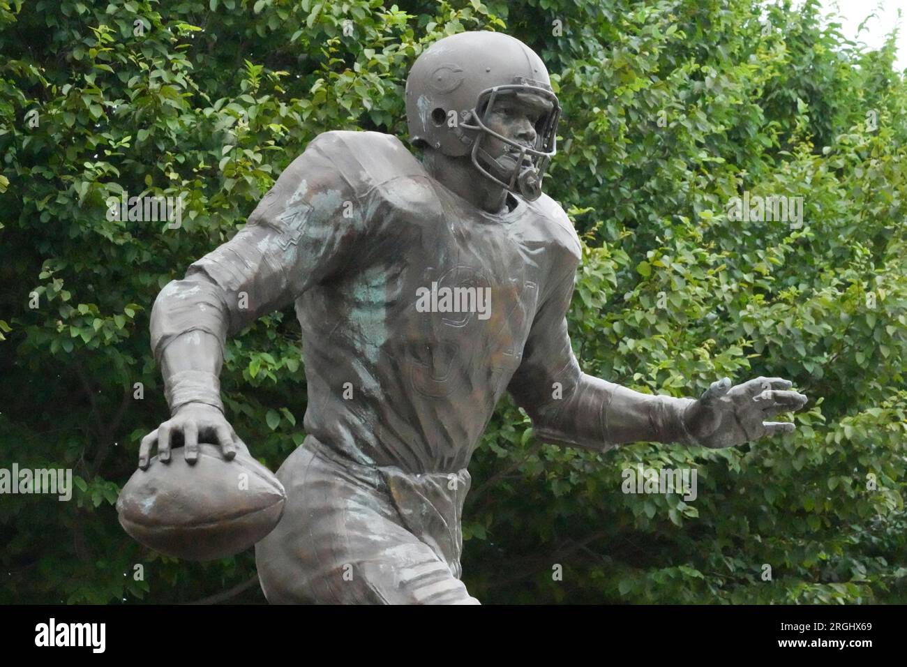 A statue of Chicago Bears running back Walter Payton at Soldier Field ...