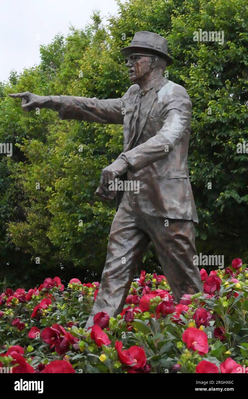 A statue of Chicago Bears coach George Halas at Soldier Field, Monday ...