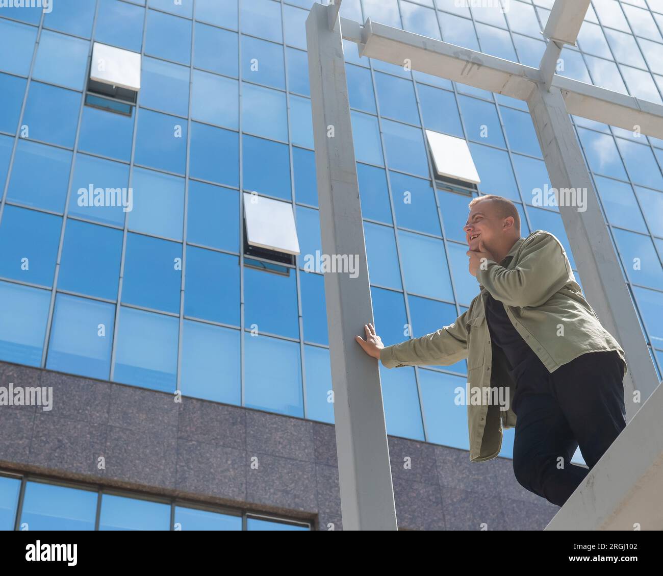Man stands puzzled expression hi-res stock photography and images - Alamy