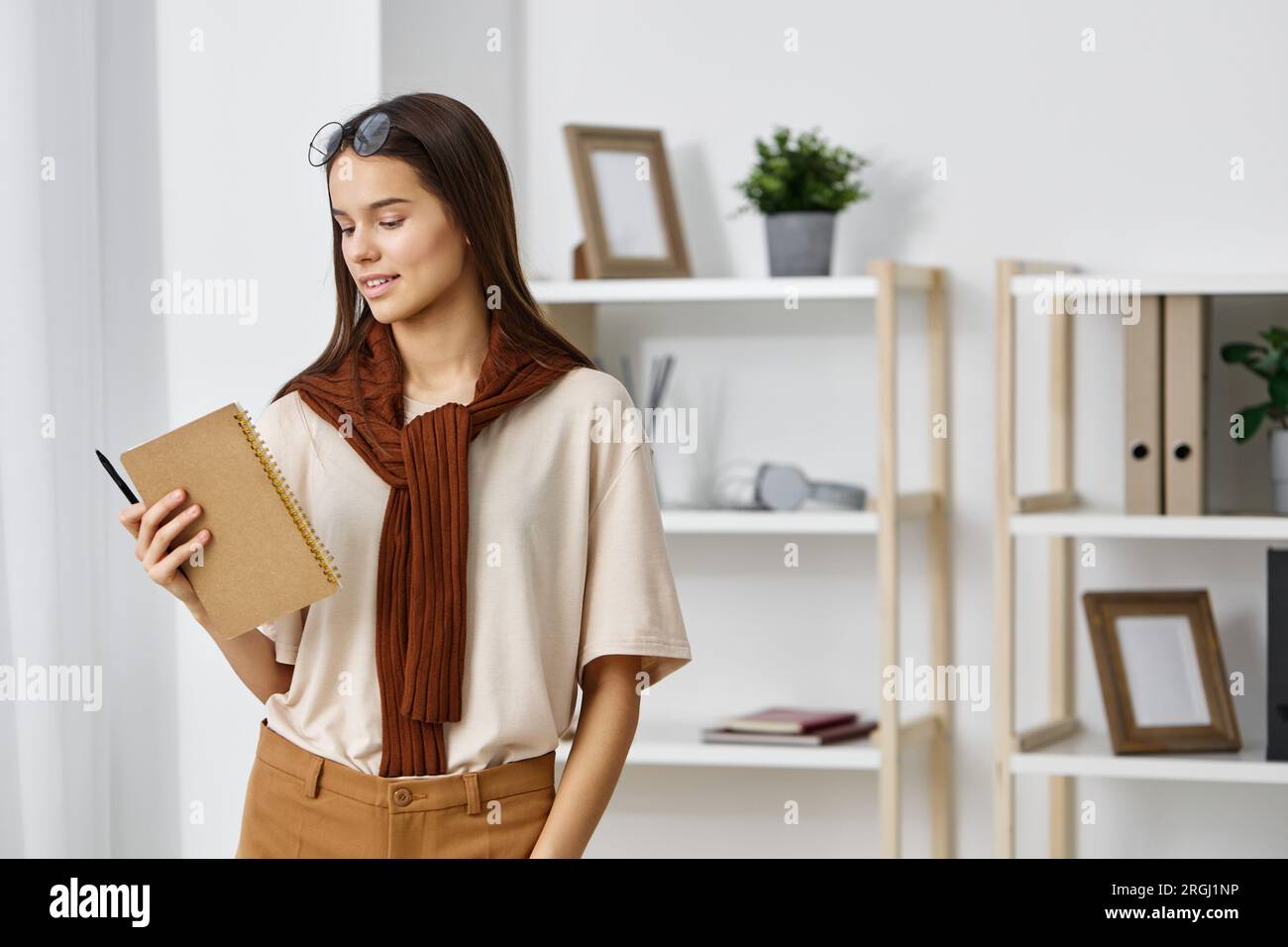 girl note pretty diary notebook planning college indoor business ...