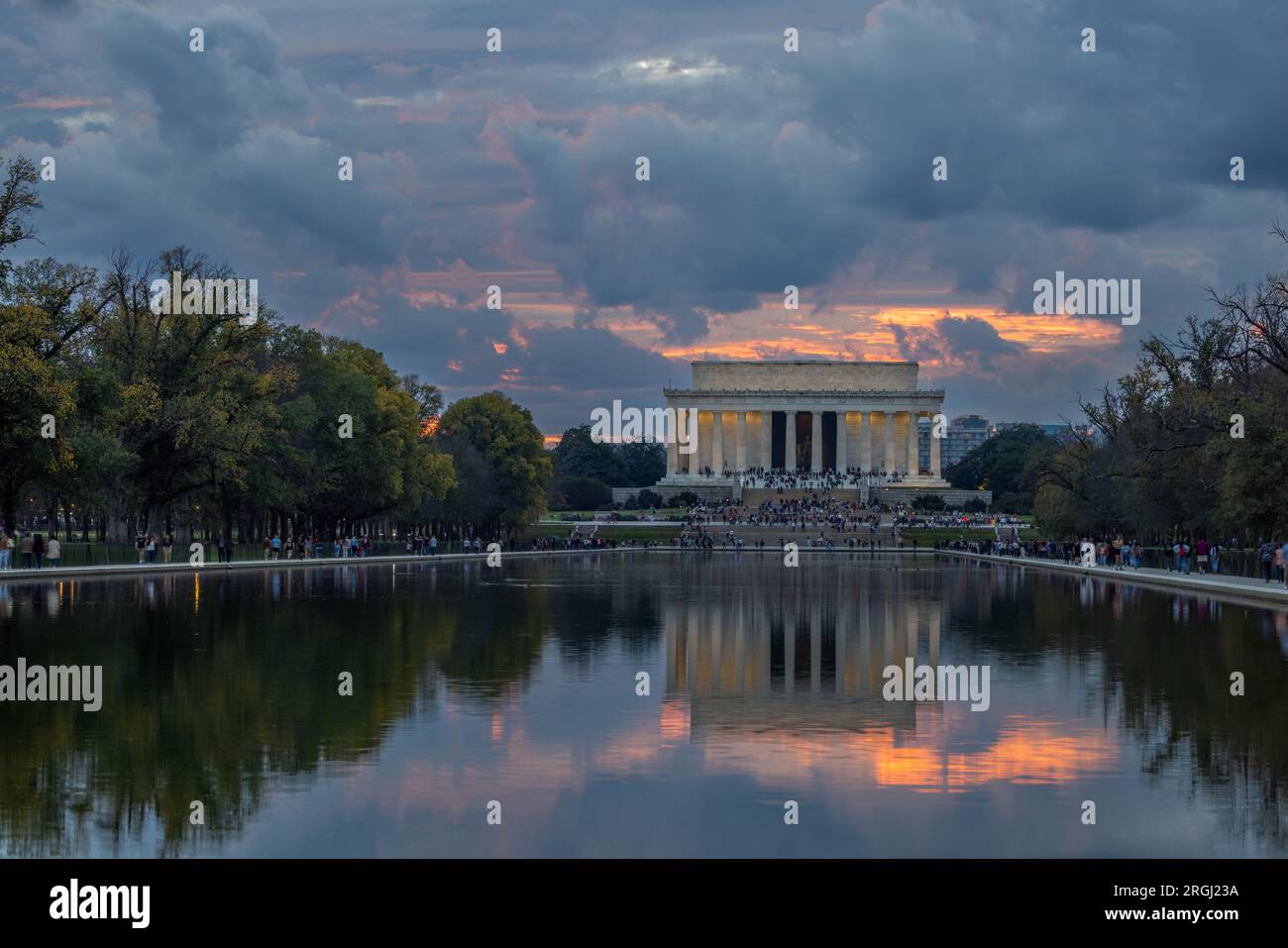 Lincoln Memorial and the Reflecting Pool at sunset, Washington, DC ...