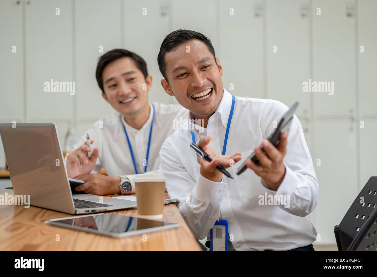 Banker consult hi-res stock photography and images - Alamy