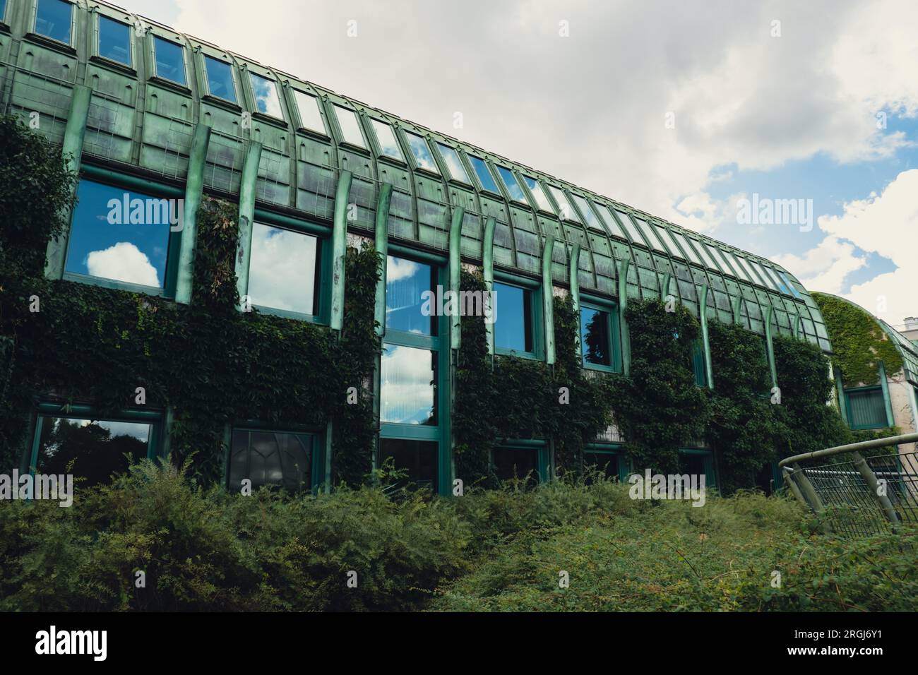 Botanical garden on the roof of the Warsaw University library modern ...