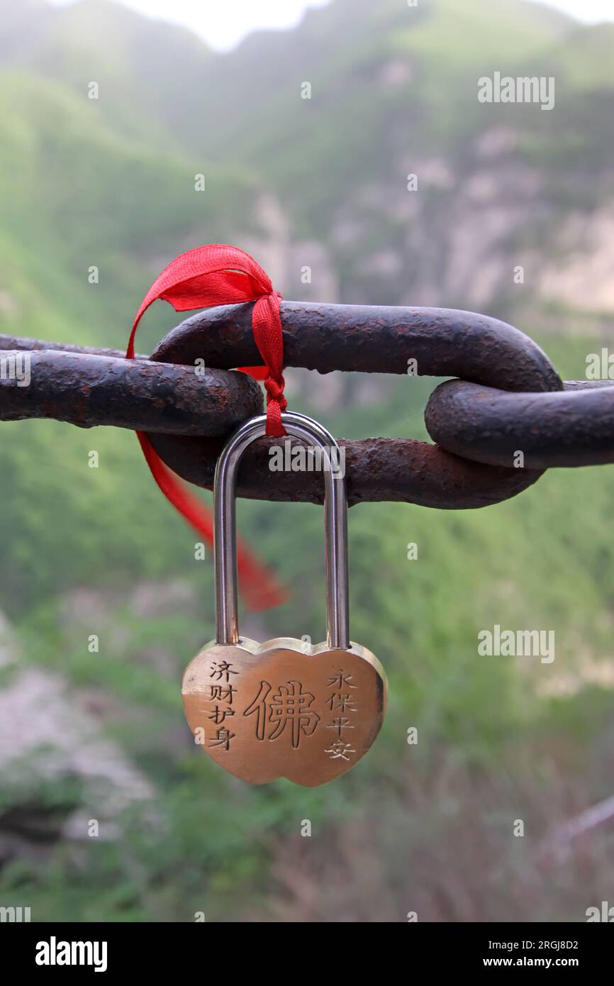 Love lock china hi-res stock photography and images - Alamy