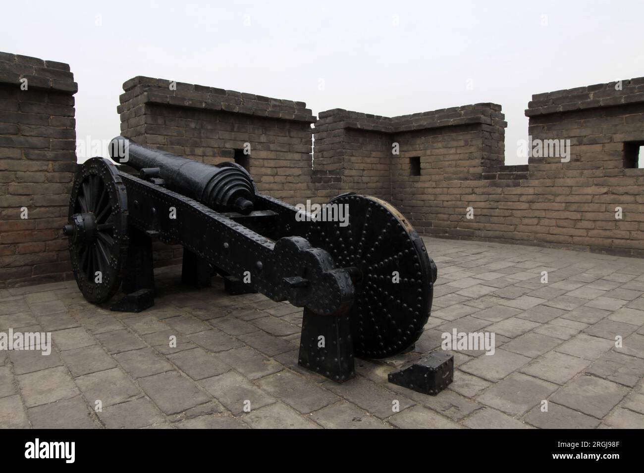 iron cannon in the ancient city walls, the ancient Chinese military ...