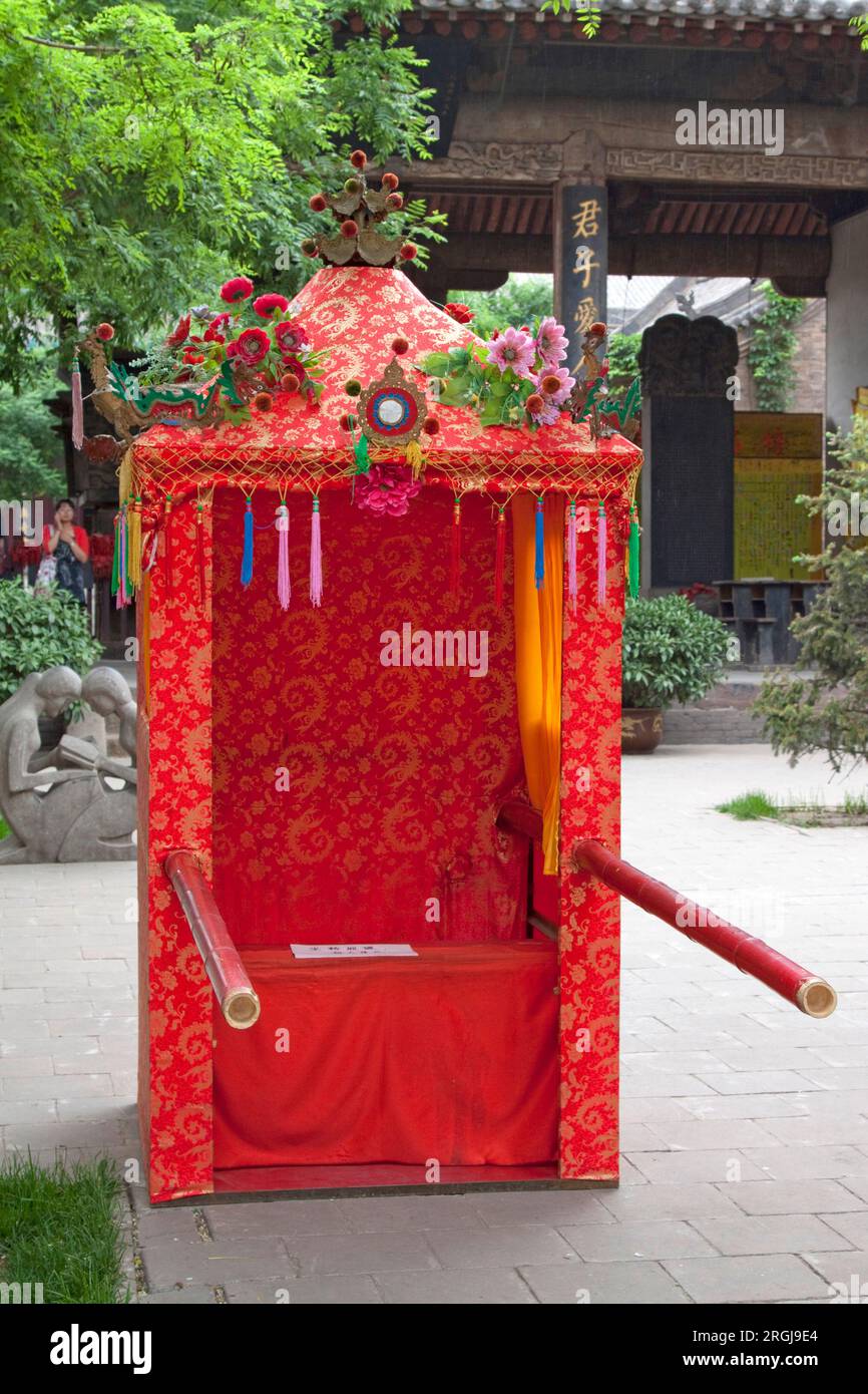 Sedan chair detail hi-res stock photography and images - Alamy