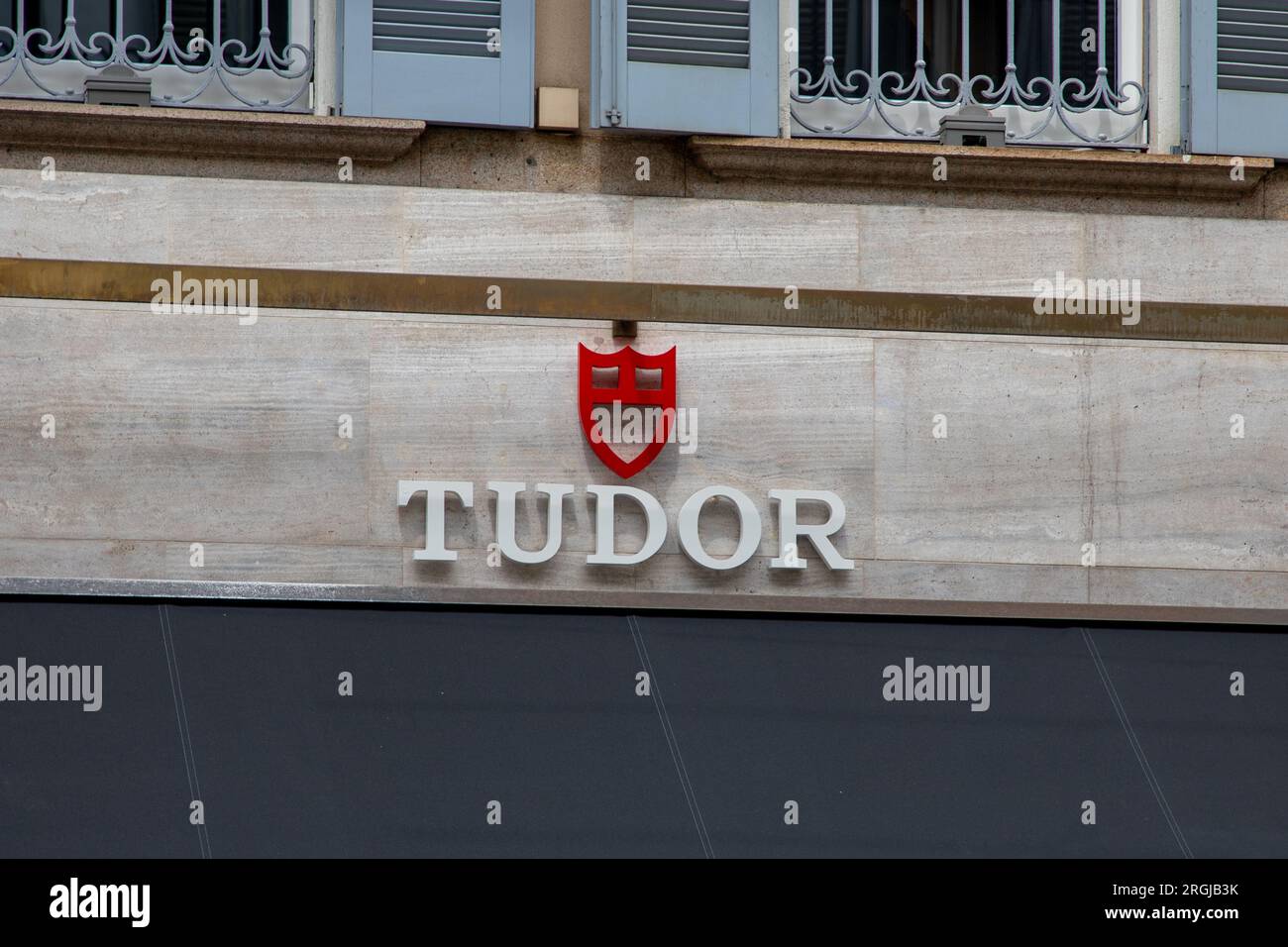 Tudor logo hi-res stock photography and images - Alamy