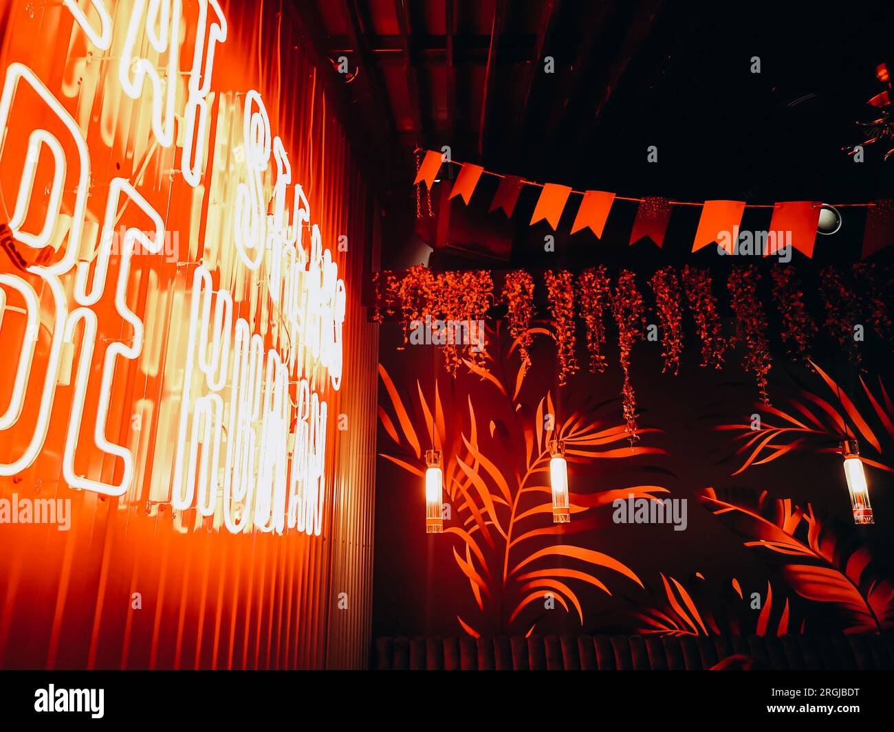 Oyster bar neon sign hi-res stock photography and images - Alamy