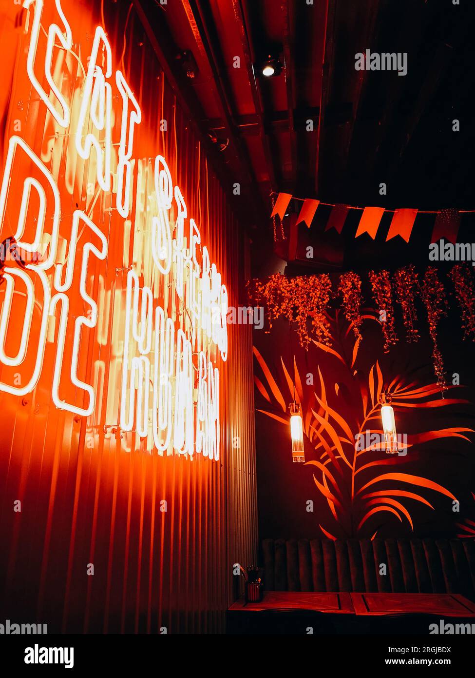 Oyster bar neon sign hi-res stock photography and images - Alamy