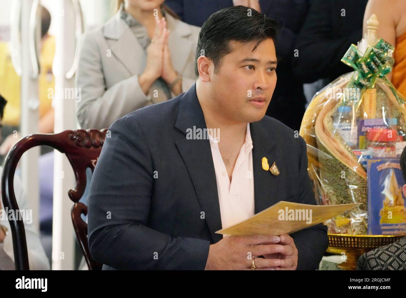 Vacharaesorn Vivacharawongse attends a religious ceremony at Yannawa ...