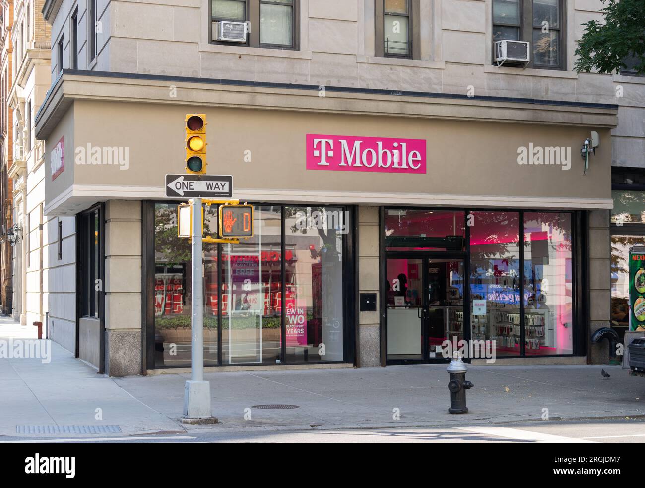 77th street hi-res stock photography and images - Alamy