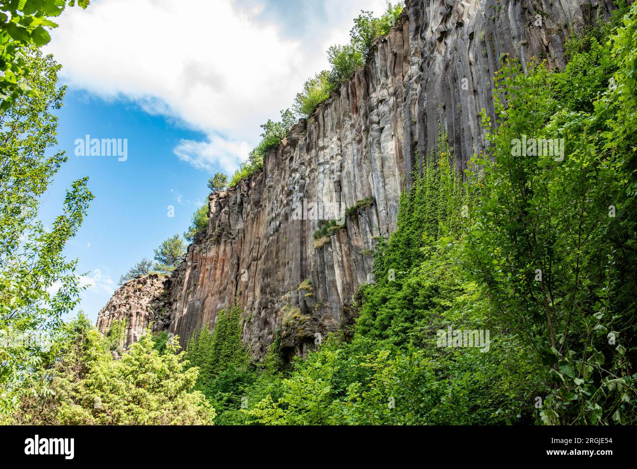 Outcrops vertical hi-res stock photography and images - Alamy
