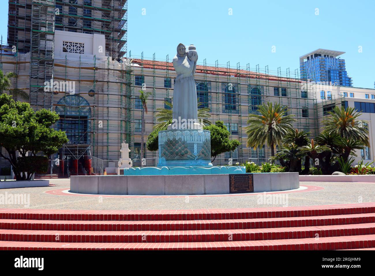 SAN DIEGO, California: The Guardian of Water sculpture fountain (in ...