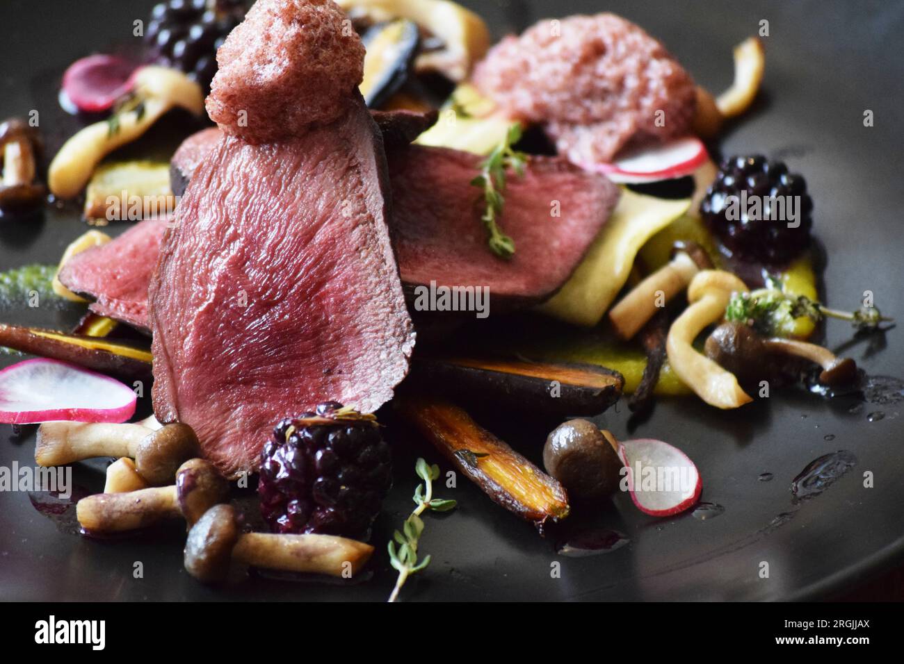 Sliced pigeon hi-res stock photography and images - Alamy