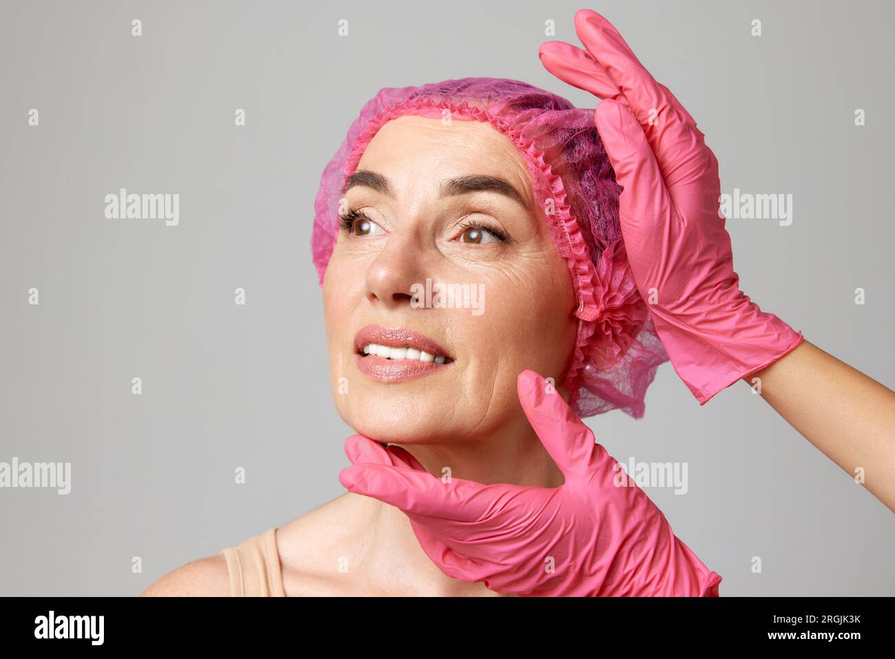 Profile senior woman getting preparing for plastic surgery procedures ...