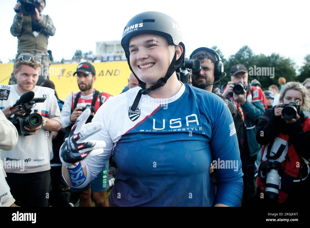 USA's Hannah Roberts celebrates her gold medal in the BMX Freestyle ...