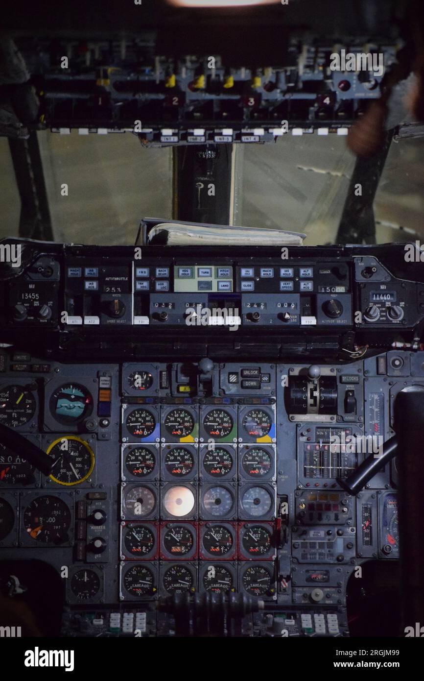 Concorde cockpit hi-res stock photography and images - Alamy