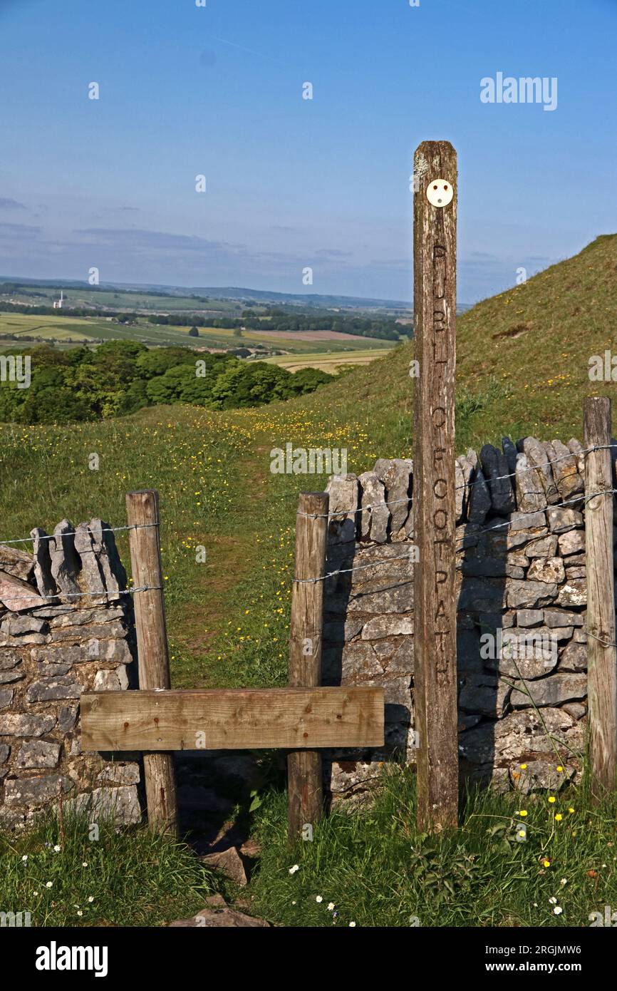 Stone stile on footpath hi-res stock photography and images - Alamy