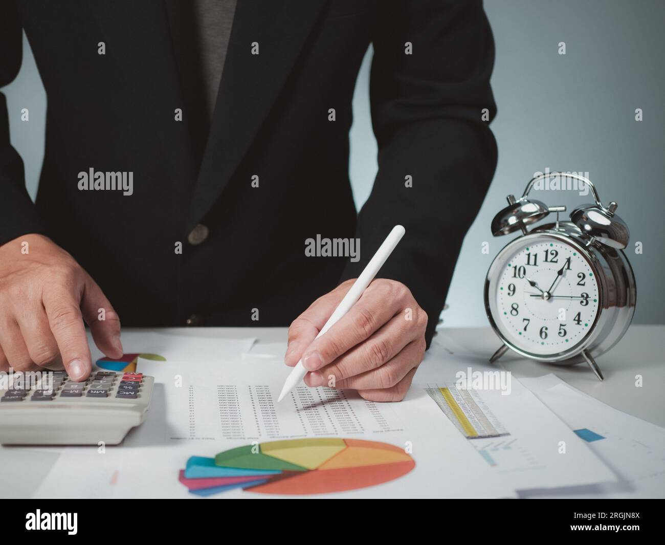 Businessman calculating income To fill out an online personal income ...