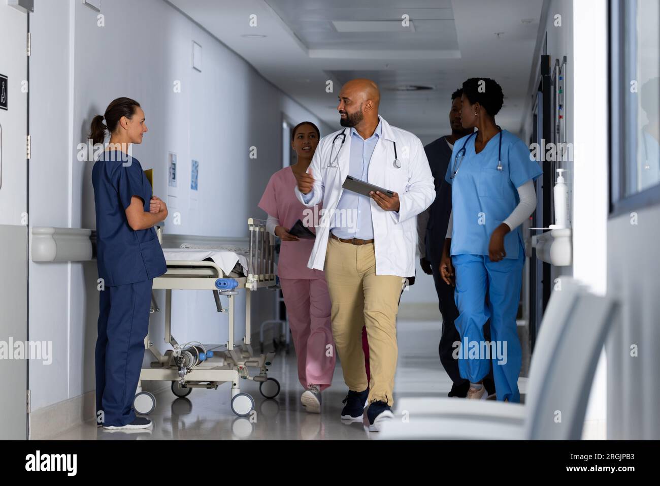 Diverse hospital team hi-res stock photography and images - Alamy
