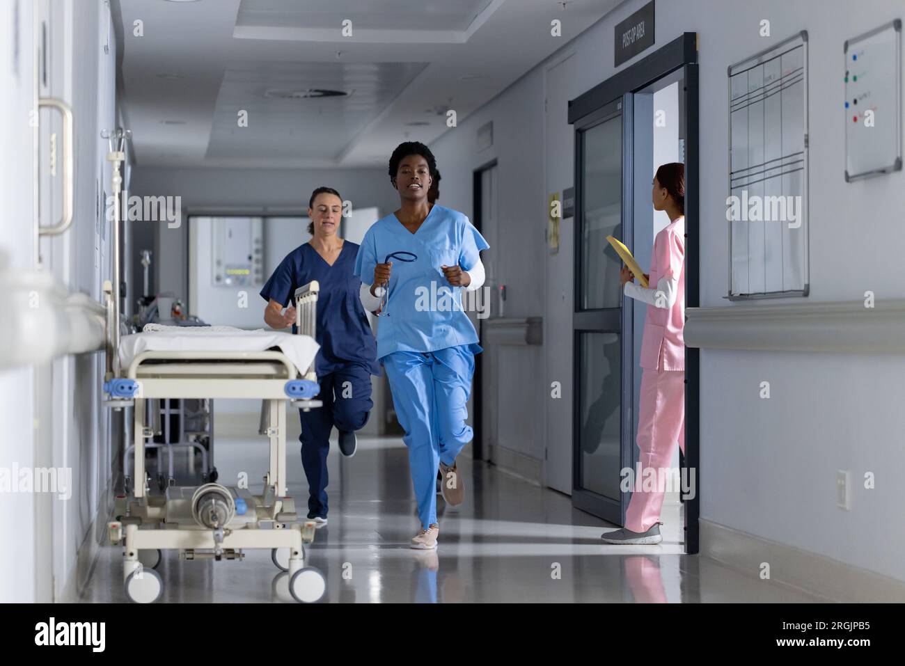 Team diverse doctors wearing hi-res stock photography and images - Alamy